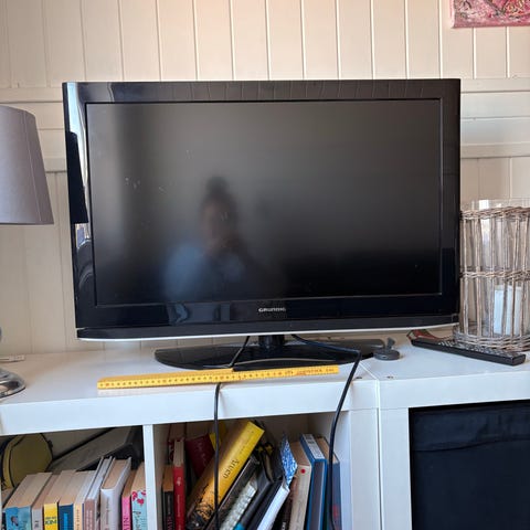 Fin Samsung skjerm med arm gis bort mot henting | FINN-torget