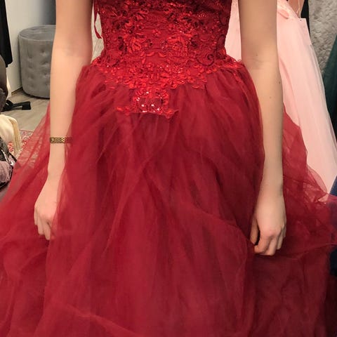 Alexandra Ritzi kjole til leie | FINN-torget