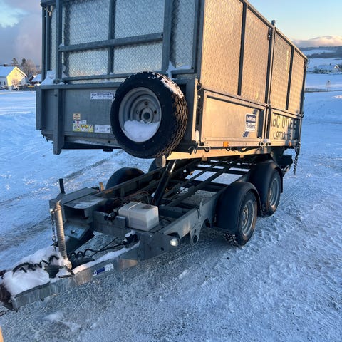 Variant A/S 2717T3 – 2021-modell, hydraulisk tipp – svært pent brukt ...