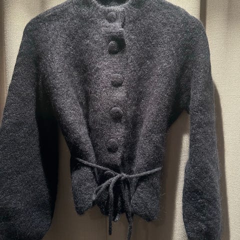 Brun Ella&il genser | FINN-torget