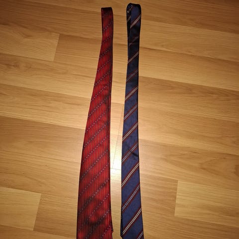 Herre slips blå med stripemønster | FINN-torget