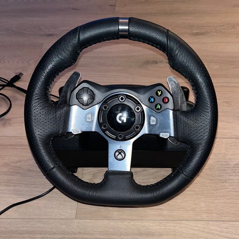 Logitech G27 Racing Wheel med pedalsett | FINN-torget