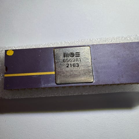 Original MOS 6569 R3 VIC-Chip til f.eks Commodore 64 | FINN-torget