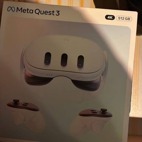 Strøken Meta Quest 3 (512 GB) rimelig: VR-headset med kontroller og ...