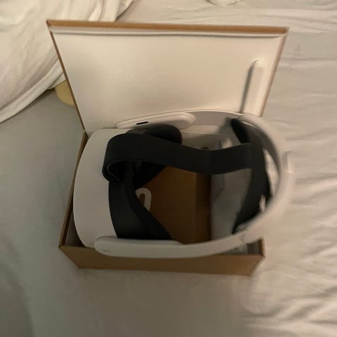 Meta Quest 3S VR-headset med kontroller | FINN-torget