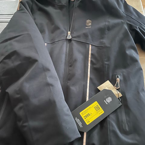 Vinterjakke omtrent ubrukt | FINN-torget