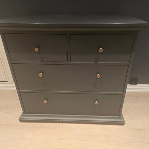 Svart Billy bokhylle med dør | FINN-torget