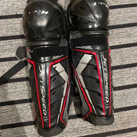 CCM Ishockeybeskyttelse sett dette er brukt av en gutt på fem år | FINN ...