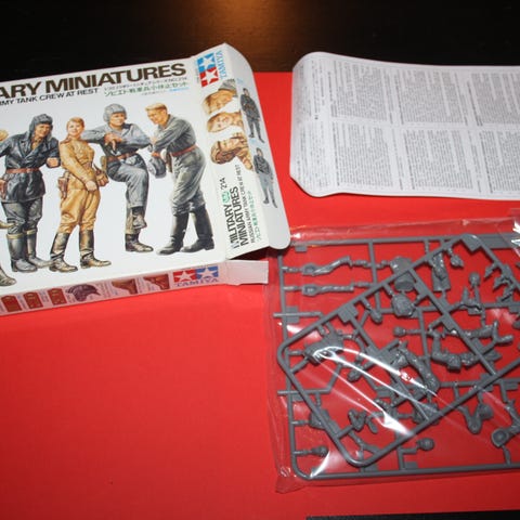 Military Miniatures Russian Army Tank Crew at rest - Tamiya - 1:35 2 ...