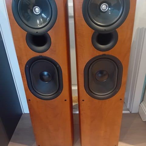 KEF Q65.2 | FINN-torget