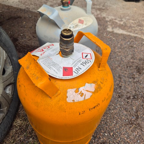 11 kg gassflaske med full gass og godkjent | FINN-torget