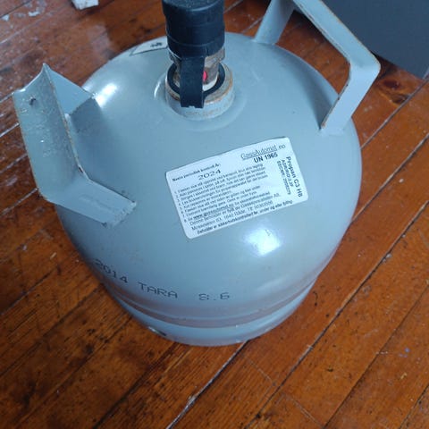 Stål gassflaske med regulator og slange 12kg med nesten 9 kg Gaz | FINN ...
