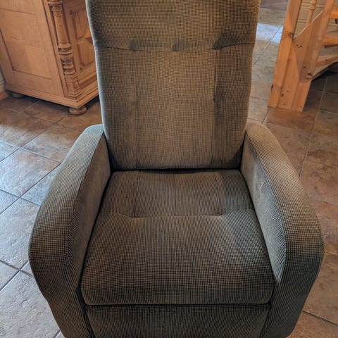 Ekornes lenestol og en puff | FINN-torget