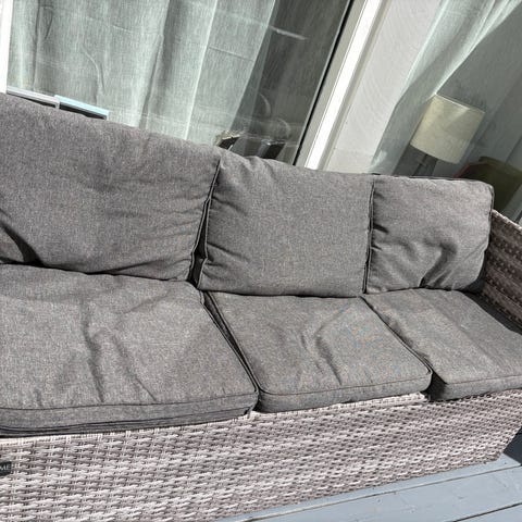Grå putesett til sofa eller lounge | FINN-torget