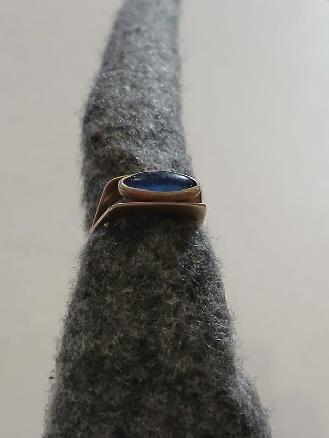 Vakker eldre ring i 830S Sølv med en blå sten / Glass | FINN-torget