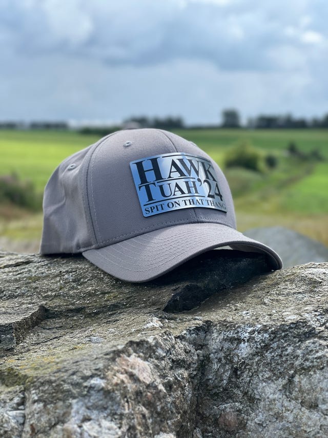 Hawk Tuah Caps | FINN torget
