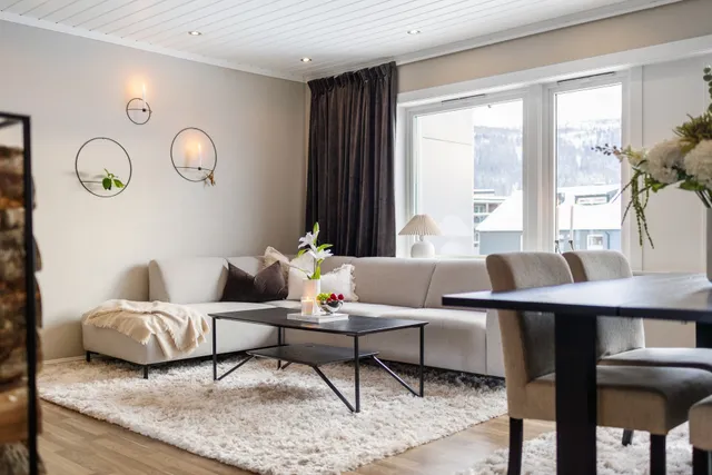 Delikat, lys og innbydende 3-roms toppleilighet | Solrik balkong ...