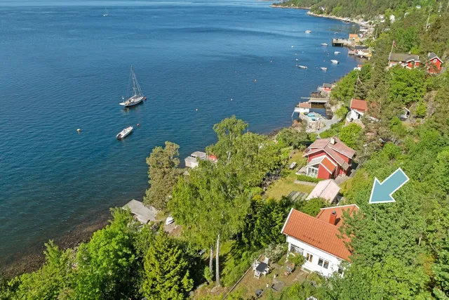 Unik eiendom m/25m strandlinje, privat brygge og båtbøye- Meget solrikt ...