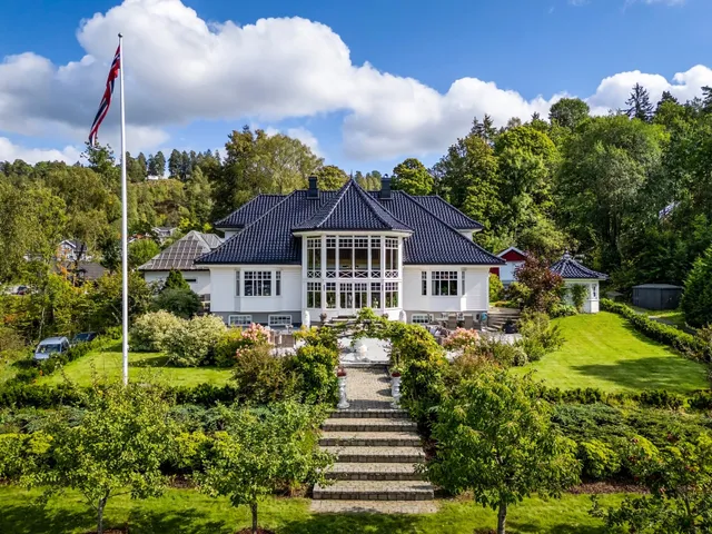 VINTERBRO / ÅS - Eksklusiv eiendom med båtplass - Innholdsrik villa ...