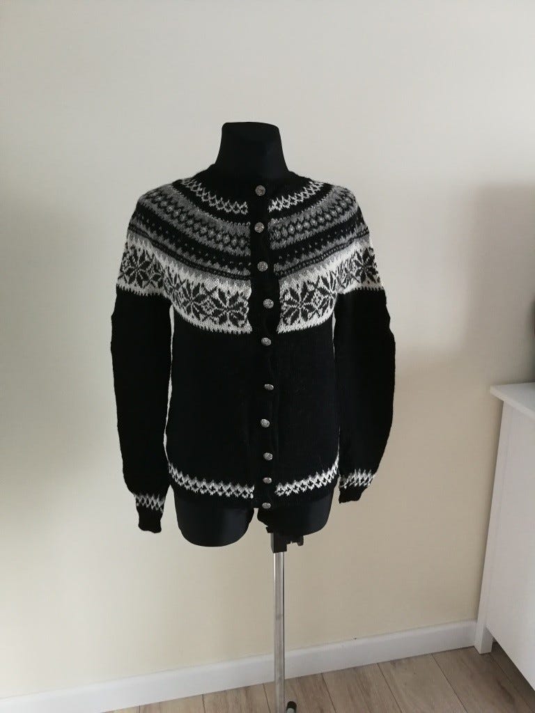 Nancy kofte (M) Sort | FINN-torget