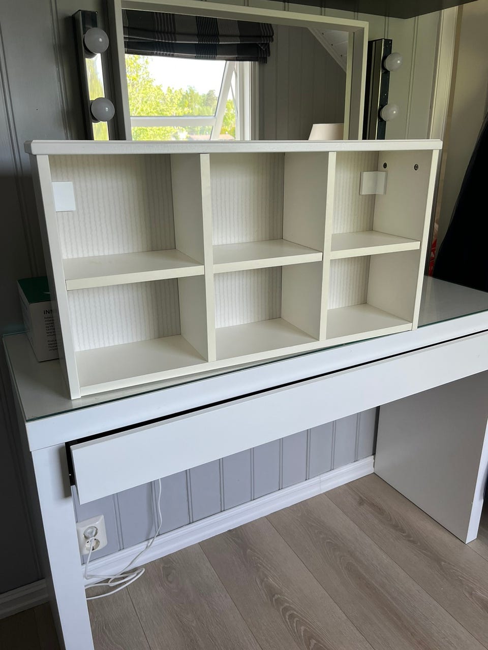 liten malt kommode med speil | FINN-torget