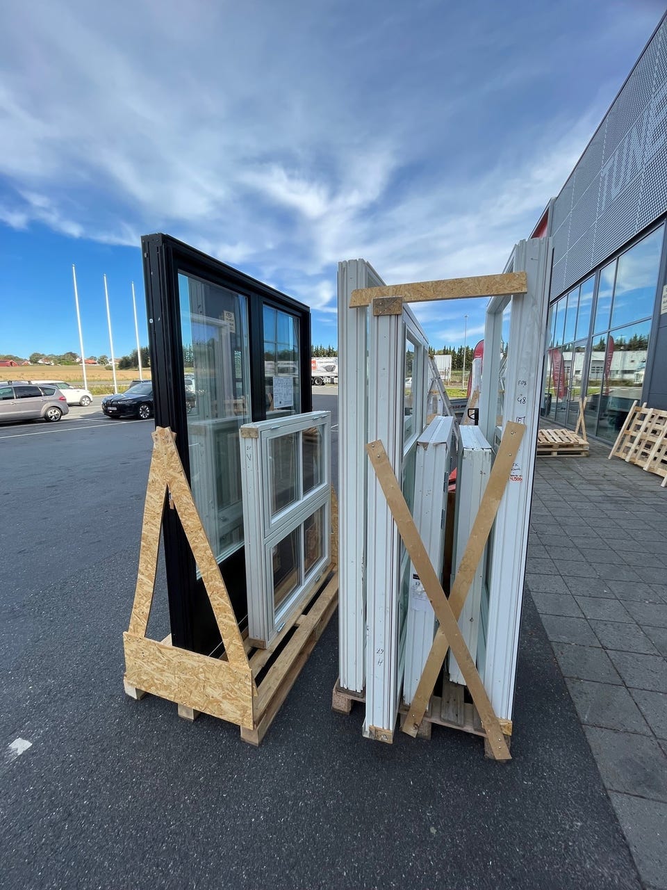 B-VARE! Vinduer og dører selges til redusert pris | FINN-torget