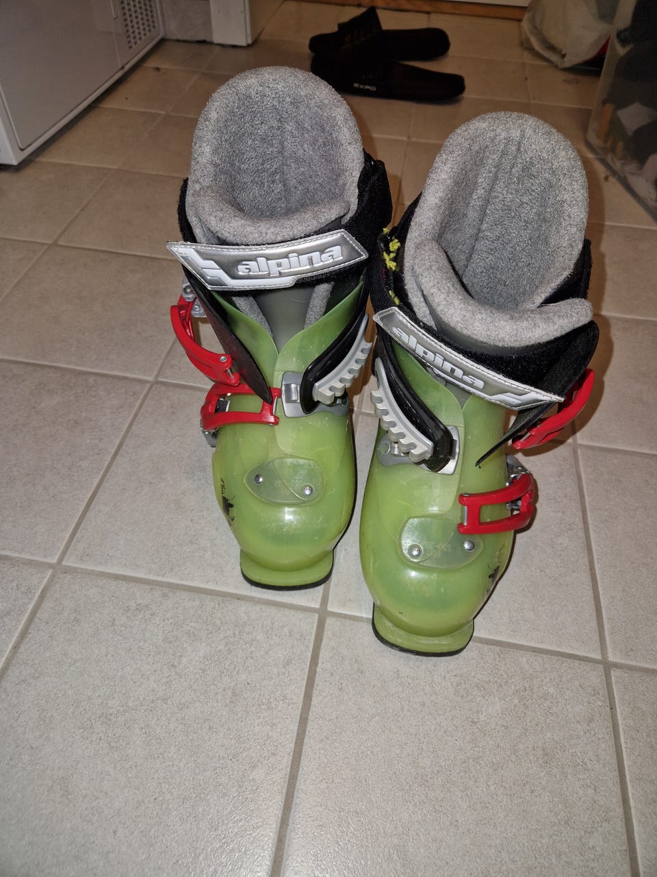 Barne ski (ish 120) og sko (230-235) | FINN-torget