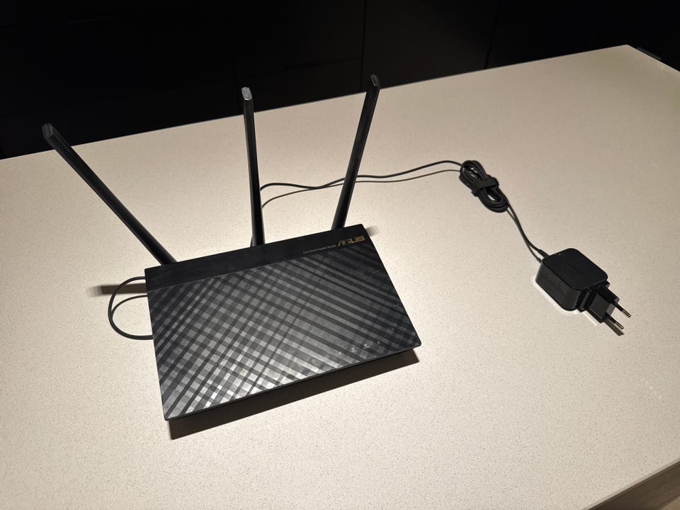 Netgear Orbi RBR750 Wi-Fi 6 Router (kun ruter) til salgs | FINN-torget