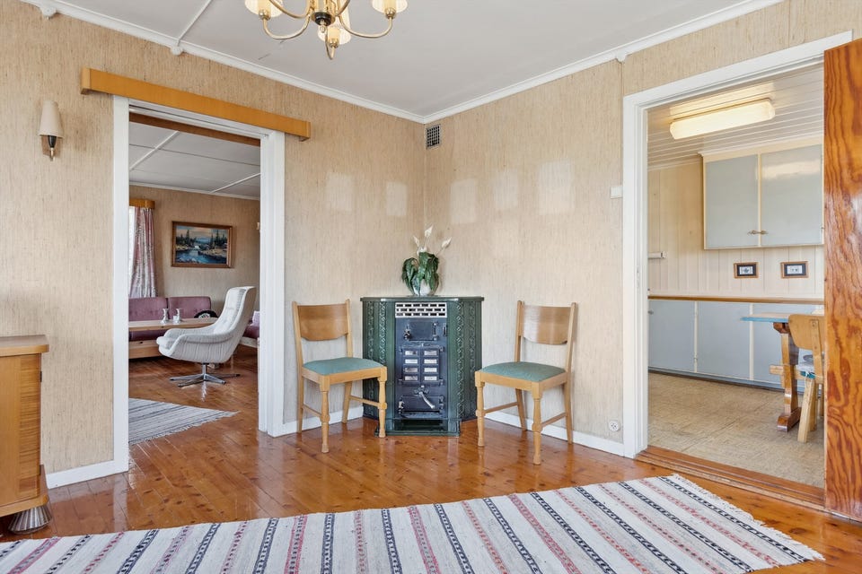 Eldre og sjarmerende enebolig på Dombås. Stor, eiet tomt på ca. 1 172 ...