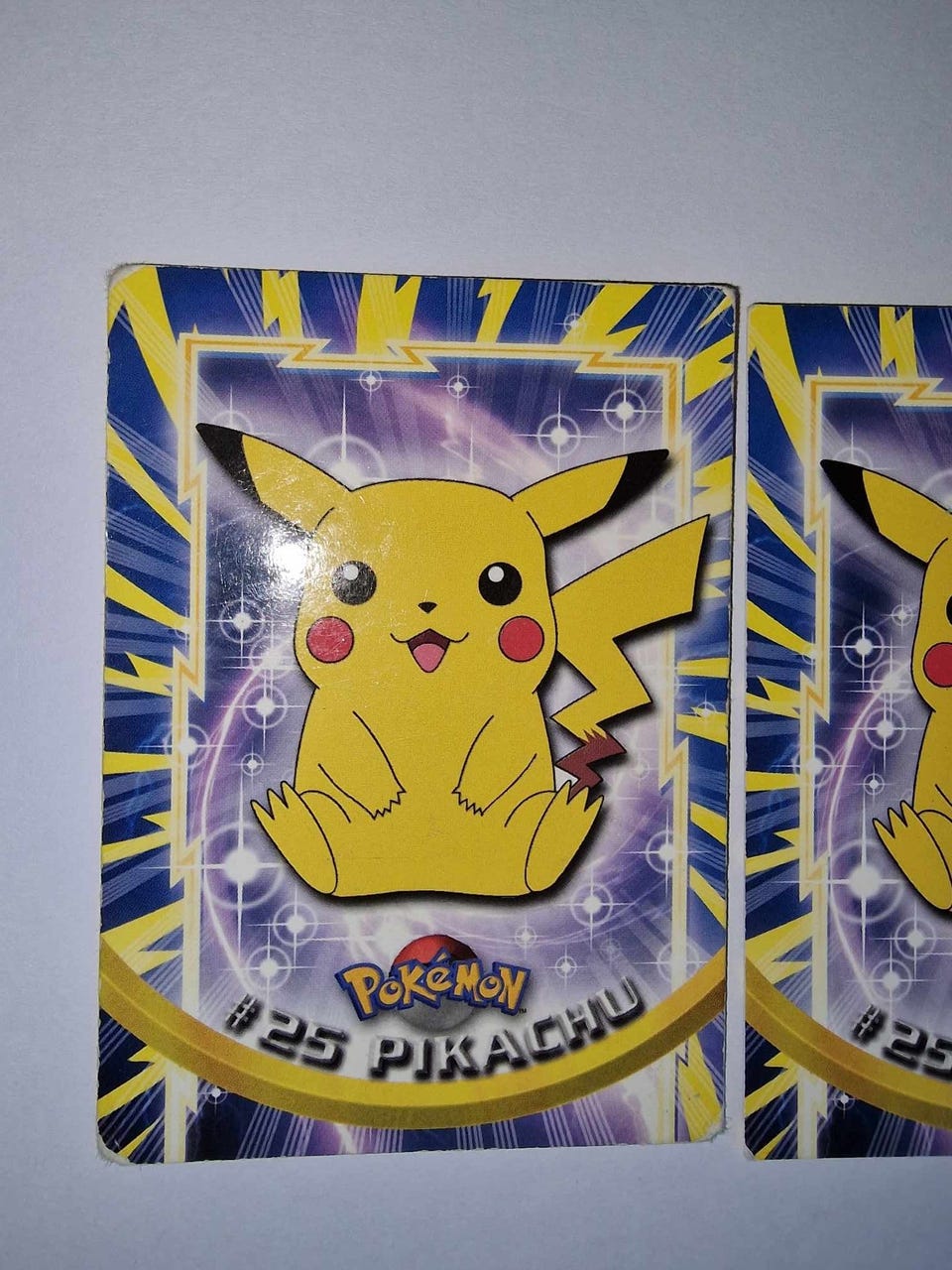 Pokemon kort - VINTAGE 1999 Topps TV - 2x Pikachu og Raichu Blue Logo ...