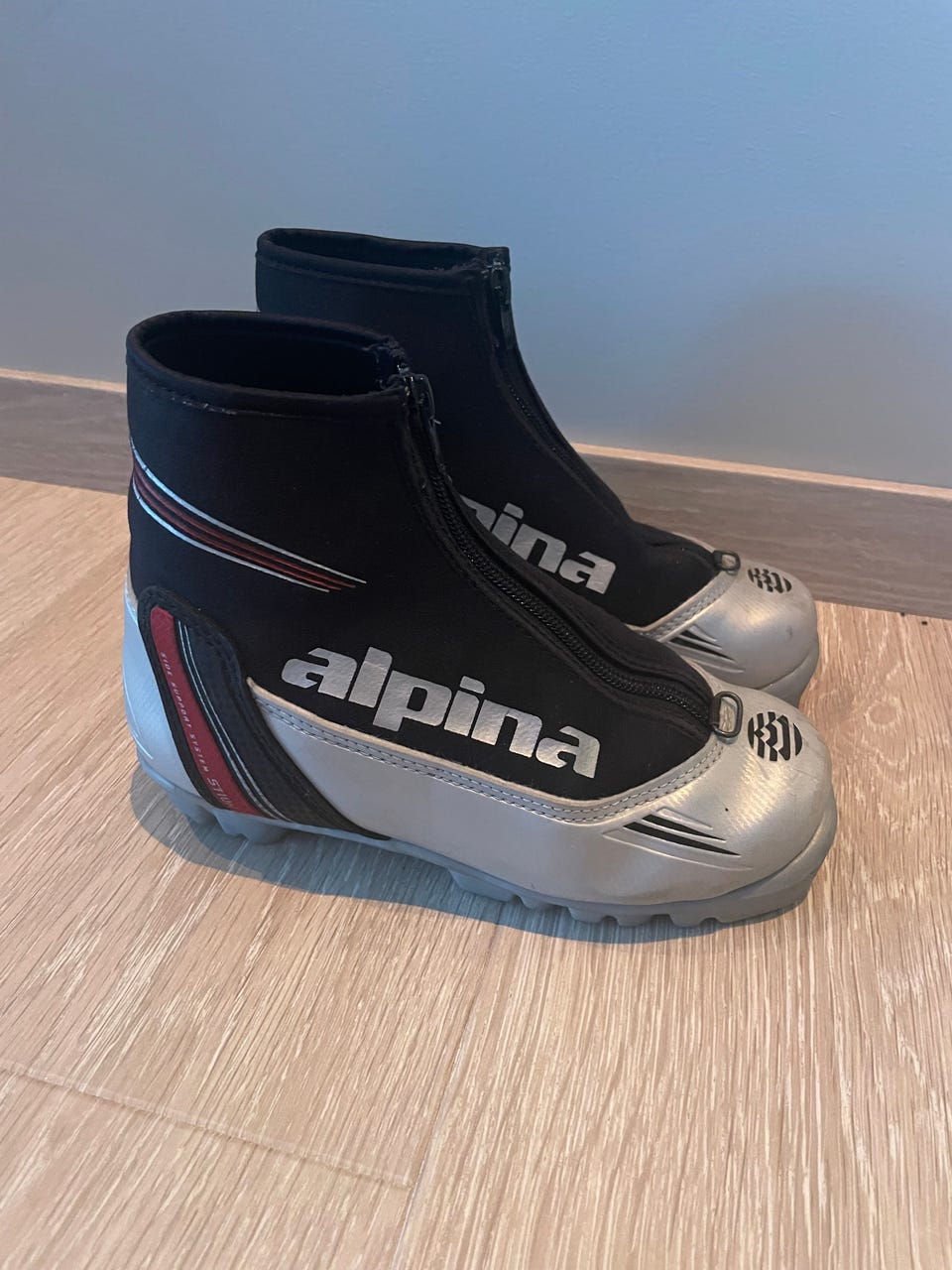 Varme Alpina skisko i skinn barn str. 34 | FINN-torget