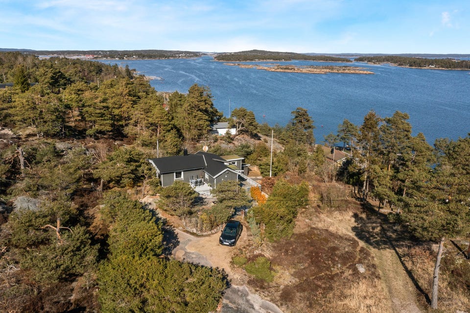 Hvaler, Vesterøy - Sjønær hytteeiendom med egen brygge | Fantastisk ...