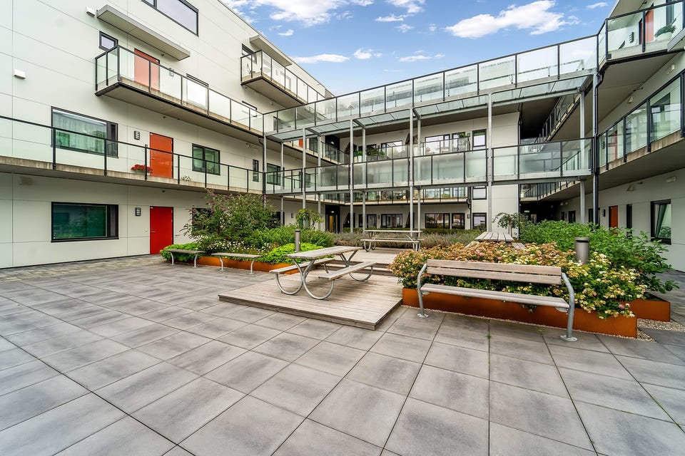 Flott leilighet i sentrum med stor terrasse og 2 soverom - Heis ...