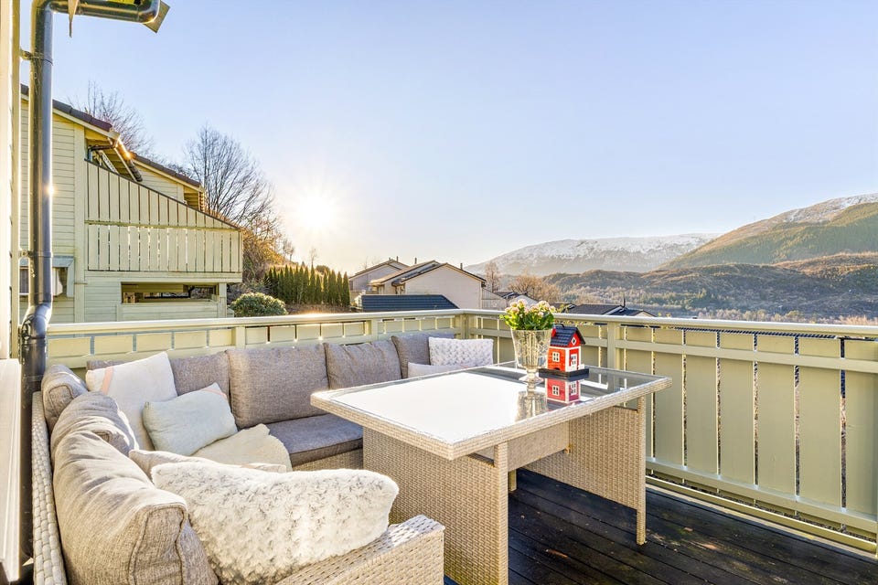 Flott enderekkehus med 3 soverom og garasje | Kjøkken fra 2018 ...