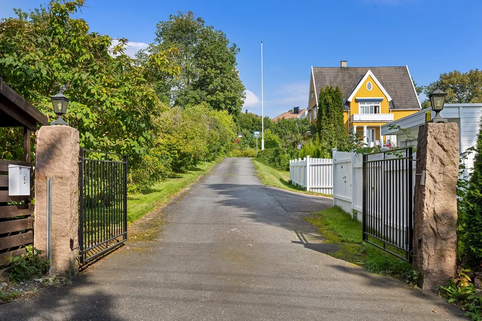 Herskapelig og vakker enebolig fra 1915 - Tomt på 2 892 m² - Solrikt ...