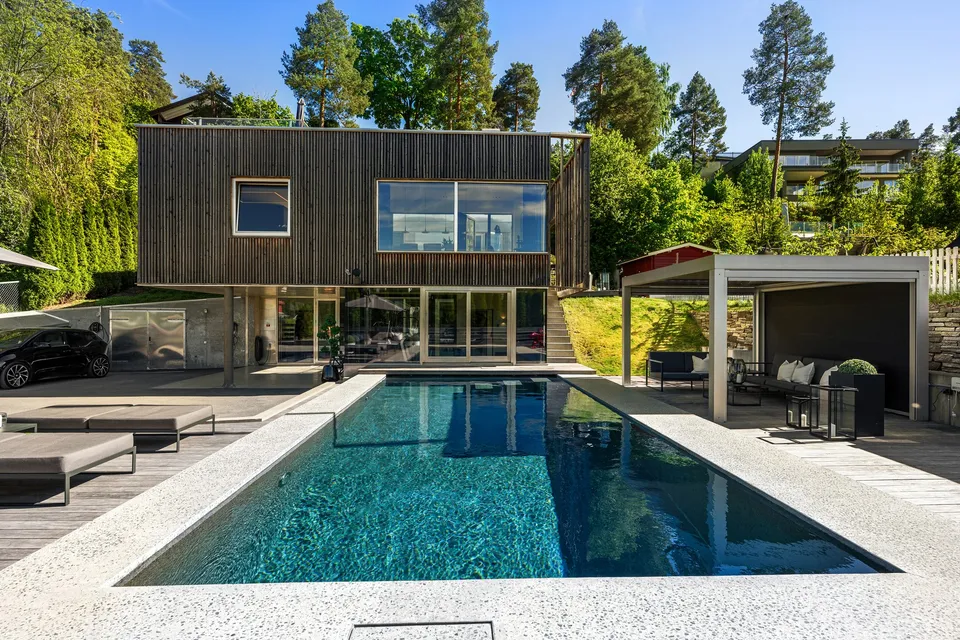 Atriumhus tegnet av R21 med høy standard - Gode solforhold hele dagen ...