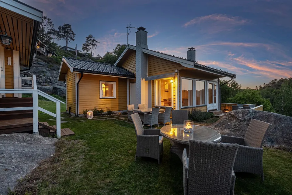Idyllisk hytte med fjordutsikt og 20m2 anneks | Solrike utplasser | 2 ...