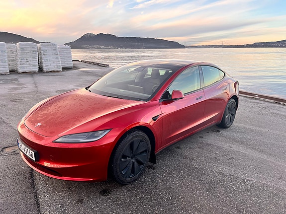 Bruktbil til salgs: Tesla Model 3 - 2024 - Rød - 283 hk - Sedan | FINN.no