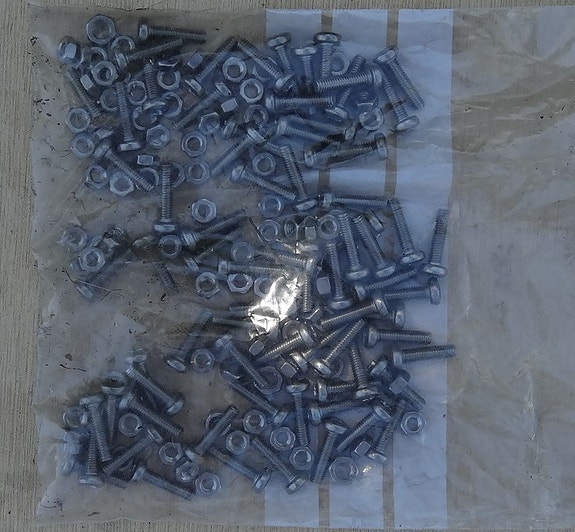 Syrefaste maskin skruer 4 x 16 mm. | FINN torget