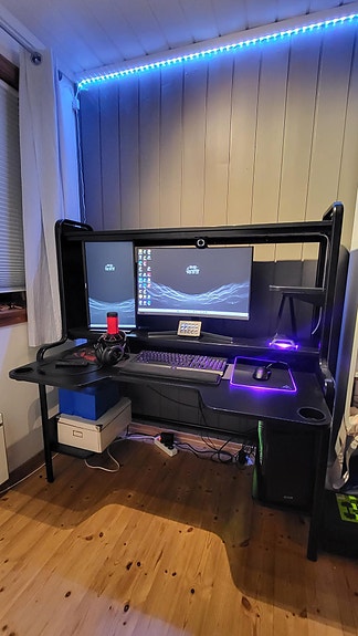 FREDDE gamingpult / skrivebord fra Ikea | FINN torget