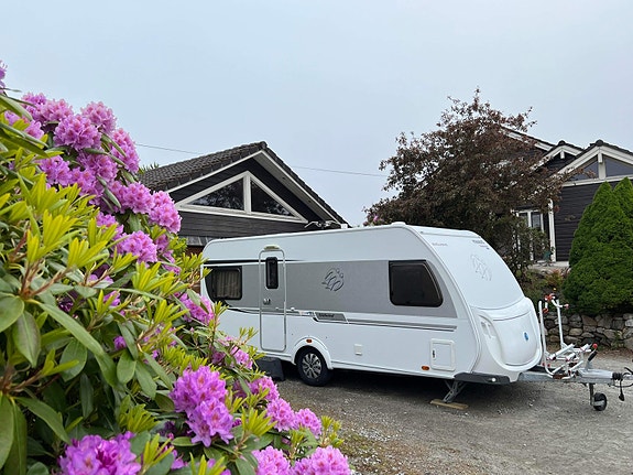 Selge campingvogn: Knaus W08 500 Exclusive - 2013 - Soveplasser 4 - Egenvekt 1 330 kg | FINN.no