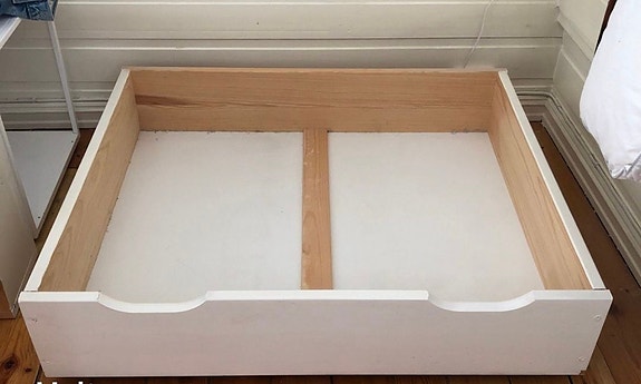 Solid skuff i heltre med hjul | FINN torget