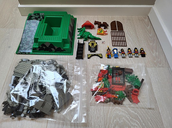 Lego 6082 - Fire Breathing Fortress fra Lego Castle Dragon Knights ...