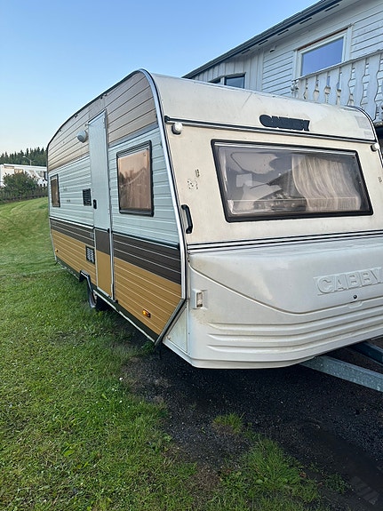 Selge campingvogn: Cabby - 1987 - Soveplasser 4 - Egenvekt 975 kg | FINN.no