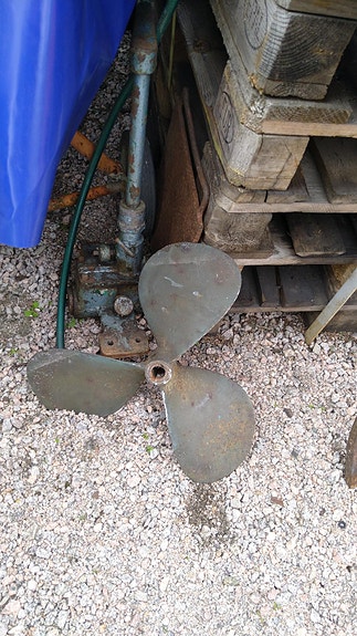 Propell aksler og propeller går snart til skrapmetall. | FINN torget