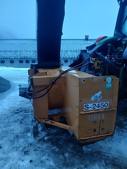 Til salgs: Westbjørn totrinnsfres. S-2450 mk3. Hydr sving og klaff ...