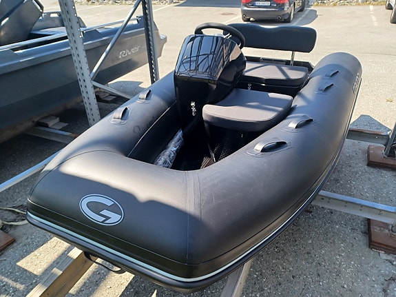 Til salgs: Grand 330 Ultimate Black Edition powered by Mercury F 10 ...