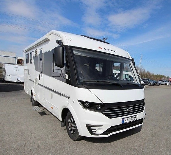 Bobil til salgs: Adria SONIC I 700 SL, mye utstyr Hydr støtteben, gasstank, solpanel++ FERIEKLAR ...