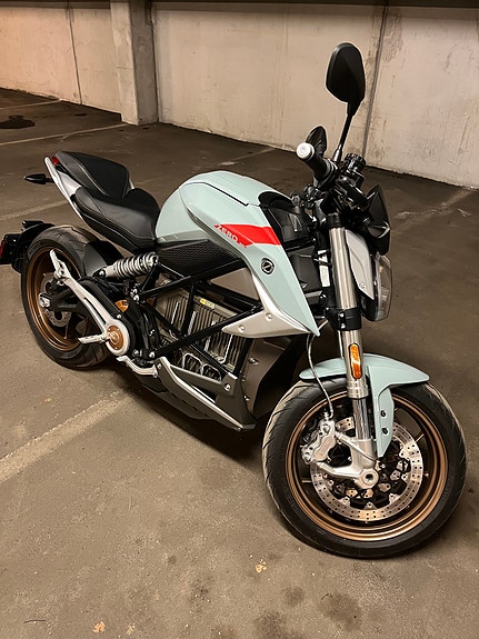 Til salgs: Zero SRF 14.4 Premium, 110 HK, 190 Nm, varmeholker, strøken ...