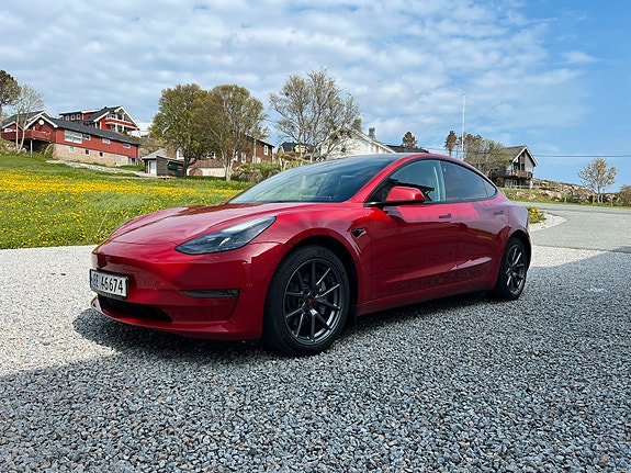 Bruktbil til salgs: Tesla Model 3 - 2022 - Rød - 498 hk - Sedan | FINN.no